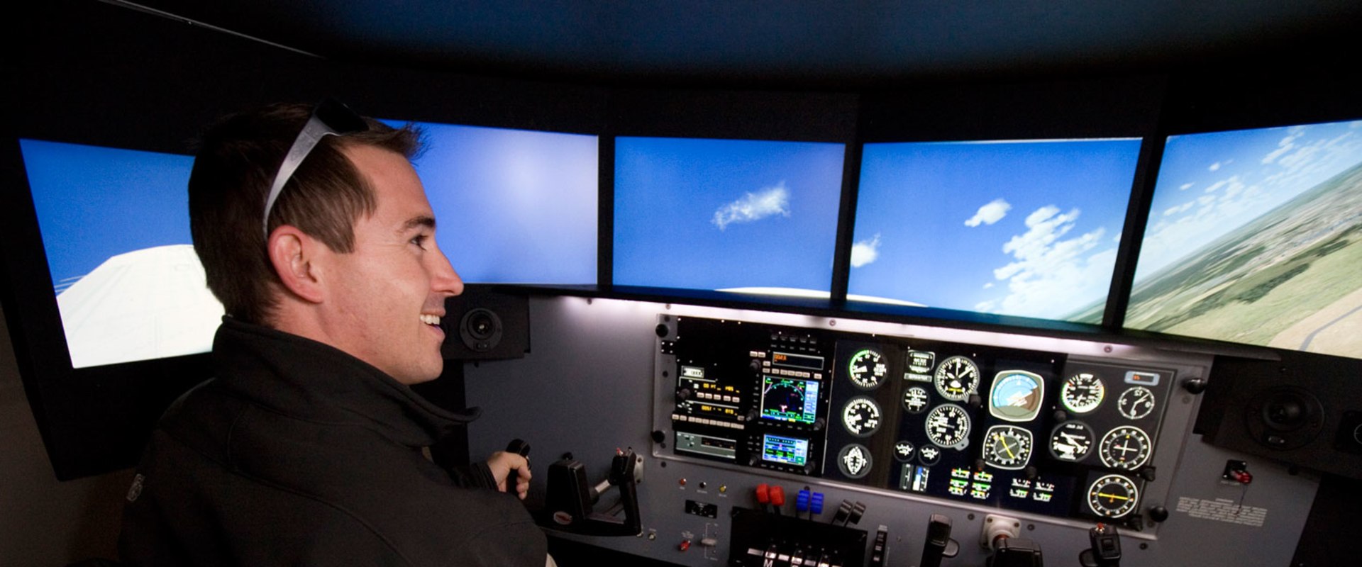 What type of flight simulator is used for private pilot training?